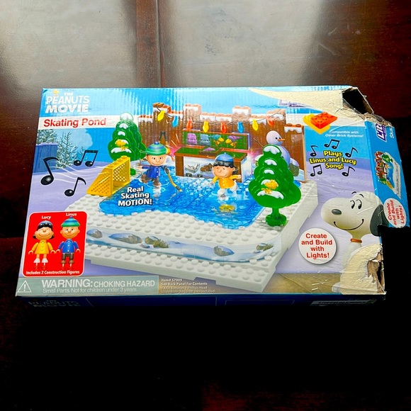 the peanut movie | Toys | The Peanuts Movie Lite Brix Skating Pond 25 ...